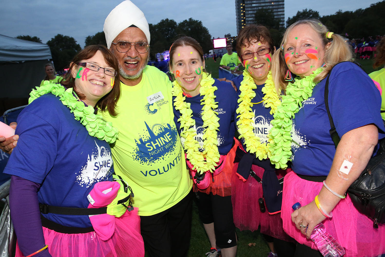 Charity Volunteering Opportunities | Cancer Research UK